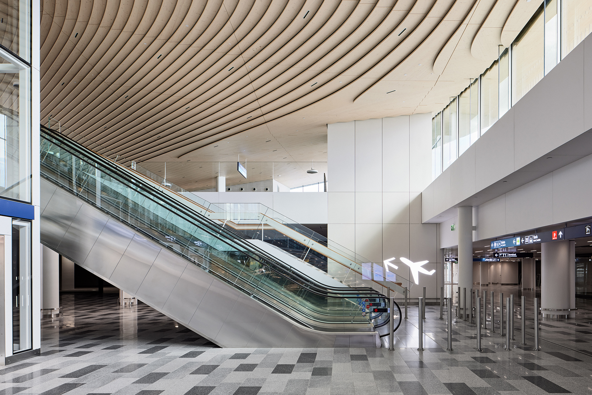Helsinki Airport departures and arrivals building - ALA