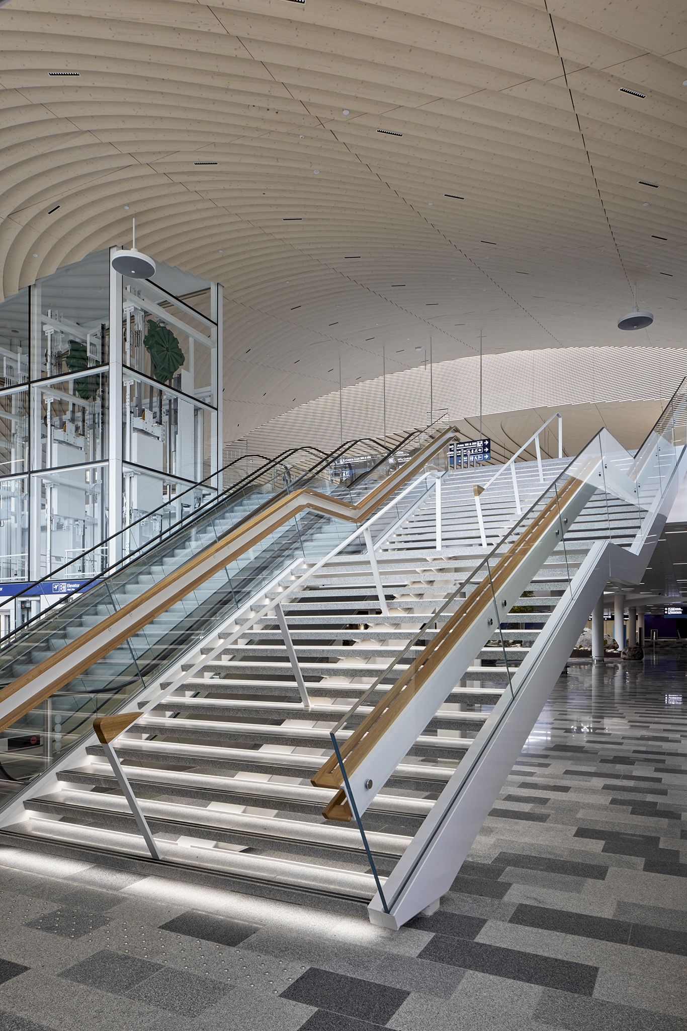 Helsinki Airport departures and arrivals building - ALA